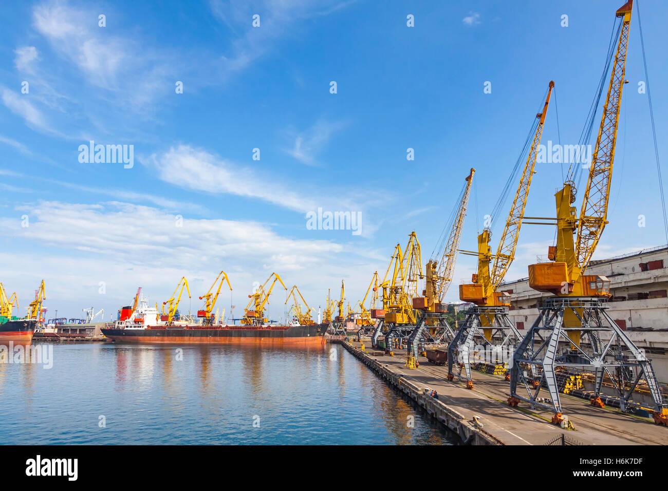 Cargo port ukraine hi-res stock photography and images - Alamy