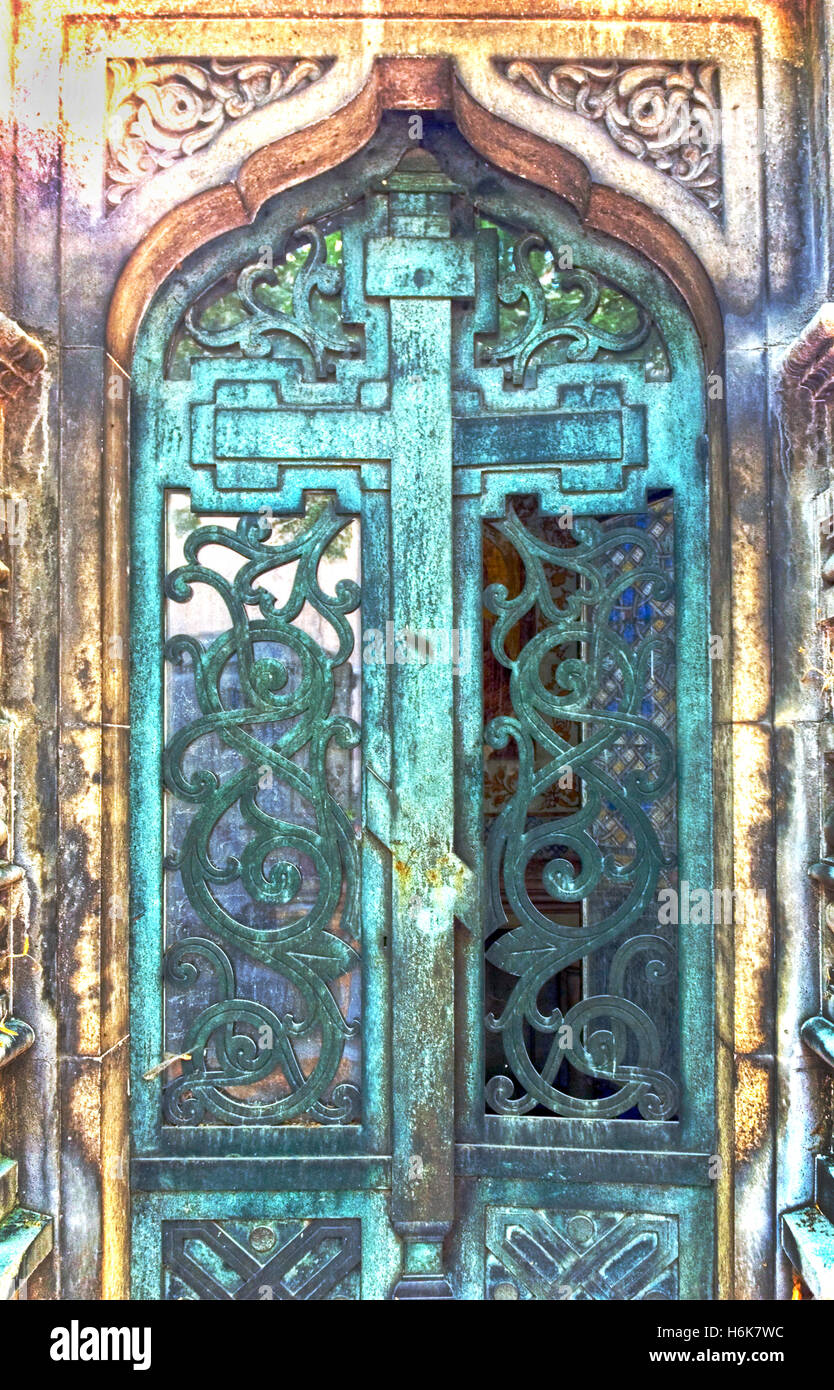 Tomb door at Montparnasse cemetery Stock Photo - Alamy