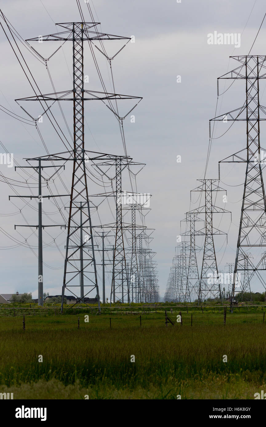 Electric transmission towers hi-res stock photography and images - Alamy