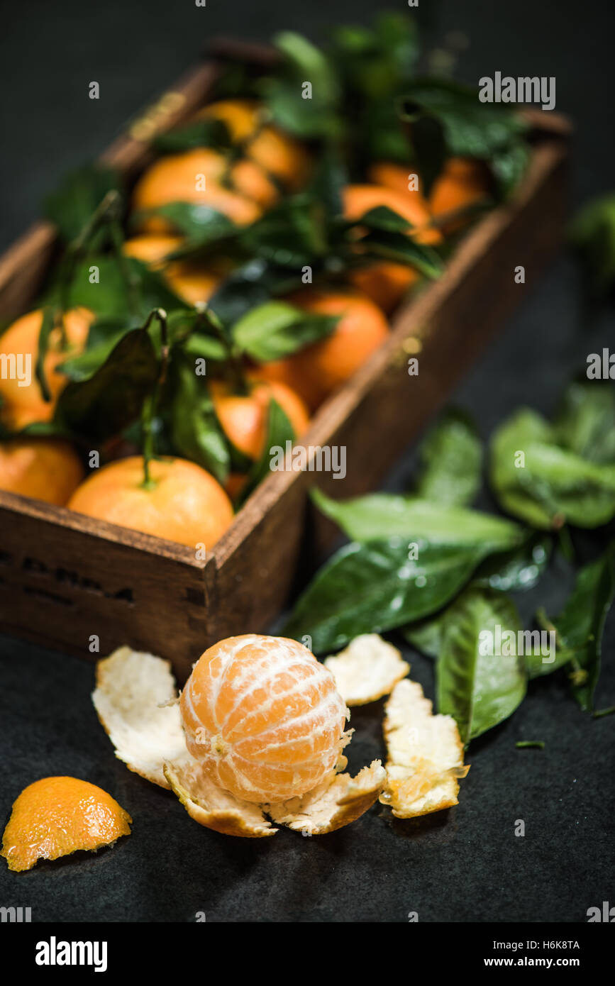 hand picked ripe tangerines in wooden crate with leaves Stock Photo - Alamy