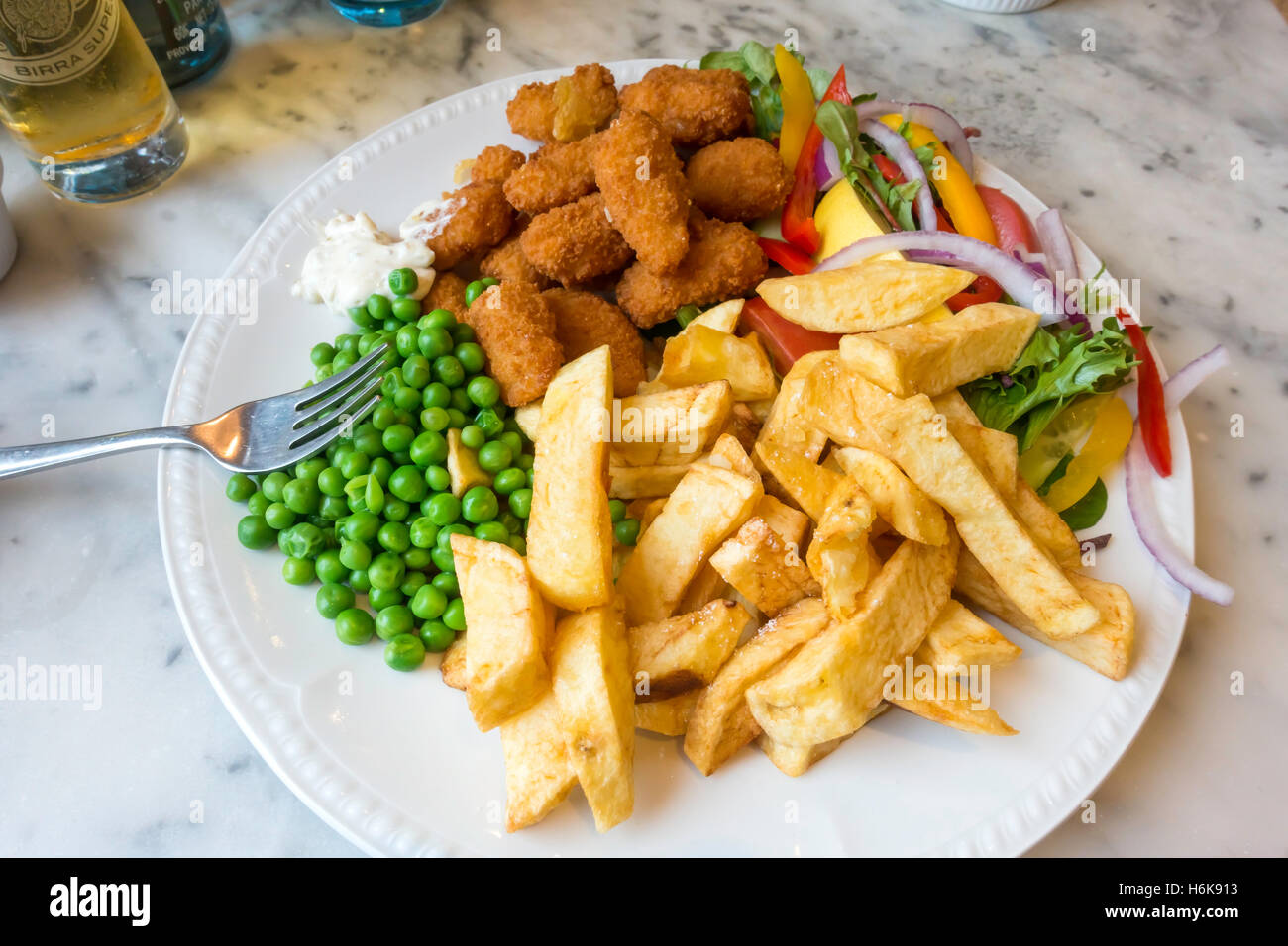 Scampi peas chips hi-res stock photography and images - Alamy