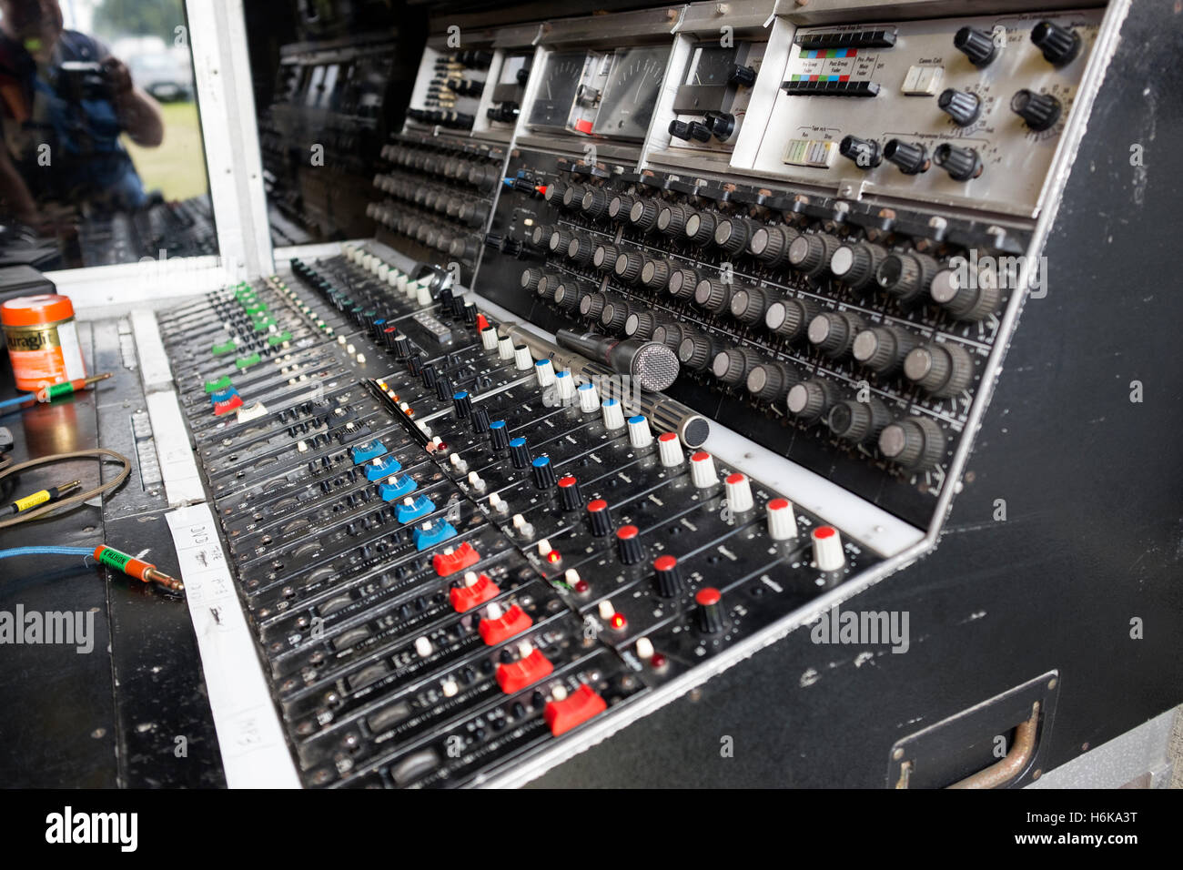 Broadcast equipment hi-res stock photography and images - Alamy