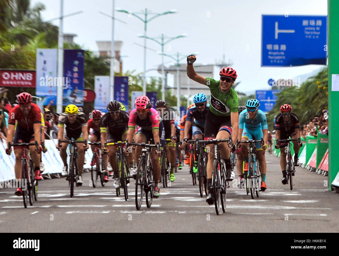 Sprinting to the finish hi-res stock photography and images - Alamy