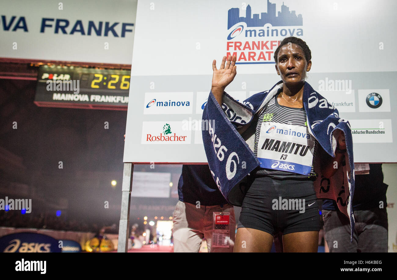 Mamitu Daska Molisa from Ethiopia arriving as the first woman at the ...
