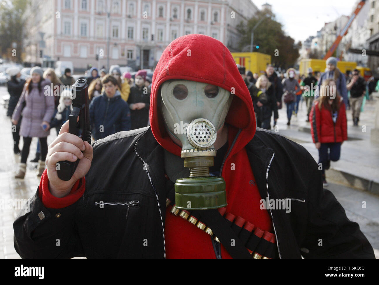 Kiev, Ukraine. 30th Oct, 2016. Ukrainians dressed and make-up like ...
