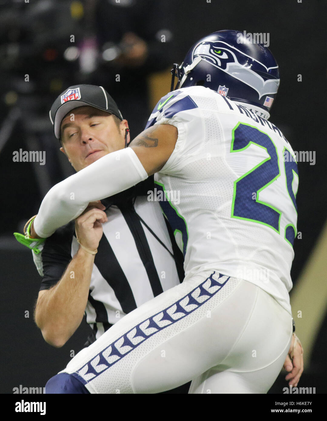 New Orleans, LOUISIANA, USA. 30th Oct, 2016. (left to right) Side Judge ...