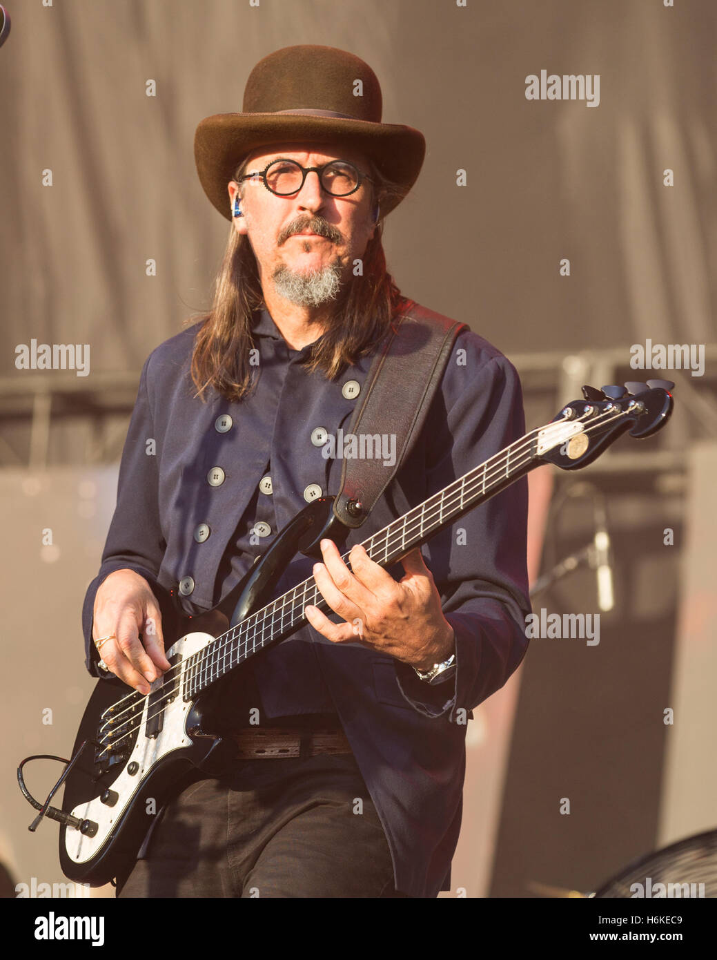 The claypool lennon delirium concert hi-res stock photography and ...