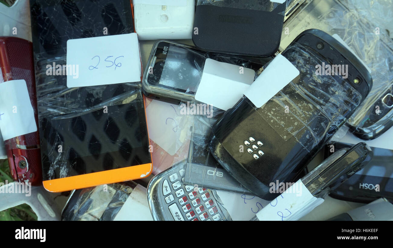 FOZ DO IGUAÇU, PR - 30.10.2016: MOBILE PHONE THROWING CHAMPIONSHIP - It ...