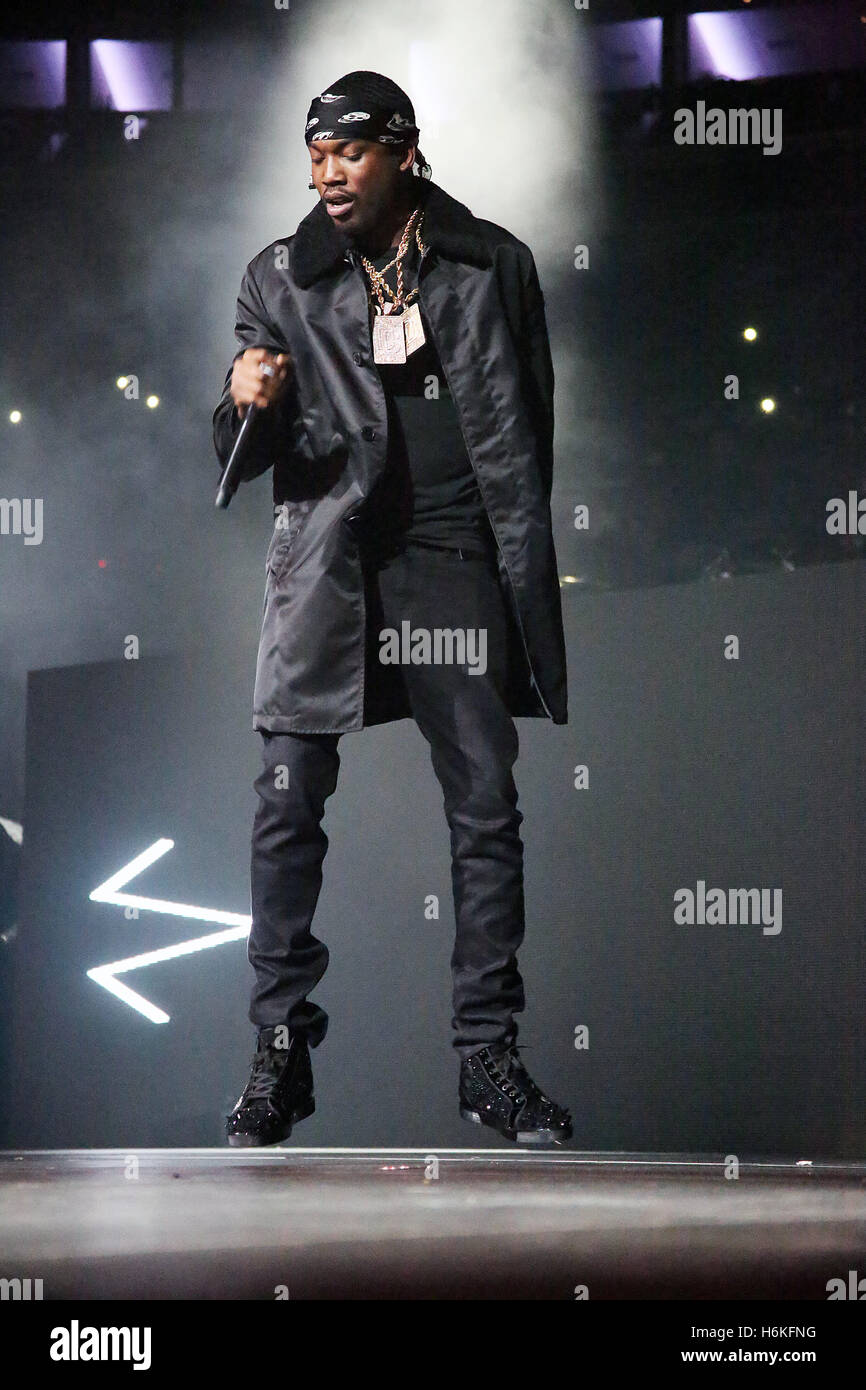 Philadelphia, PA, USA. 28th Oct, 2016. Meek Mill performing at ...