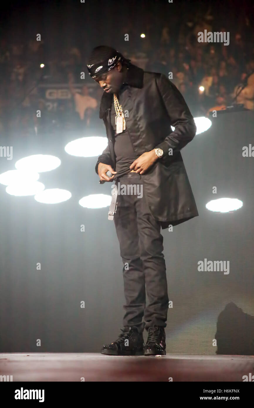 Philadelphia, PA, USA. 28th Oct, 2016. Meek Mill performing at ...