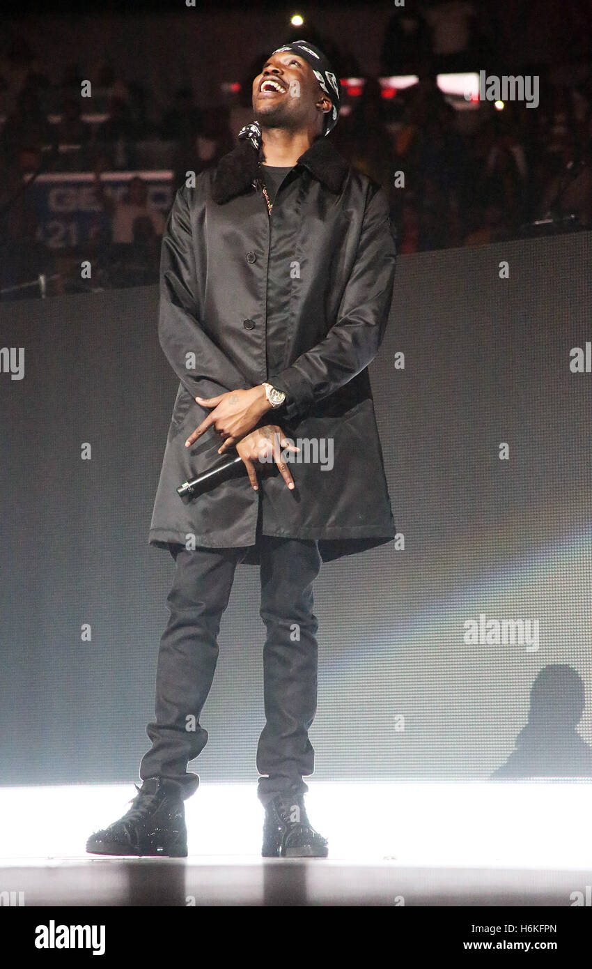 Philadelphia, PA, USA. 28th Oct, 2016. Meek Mill performing at ...