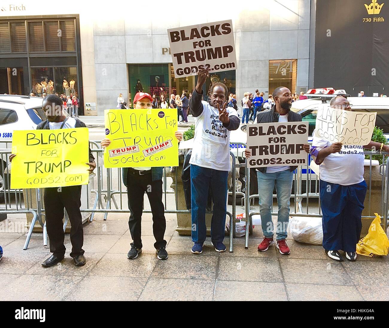 New York, NY, USA. 30th Oct, 2016. Black Donald Trump supporters and ...
