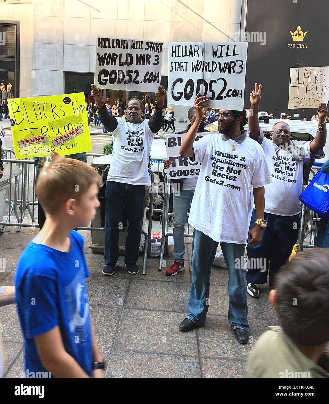 New York, NY, USA. 30th Oct, 2016. Black Donald Trump supporters and ...