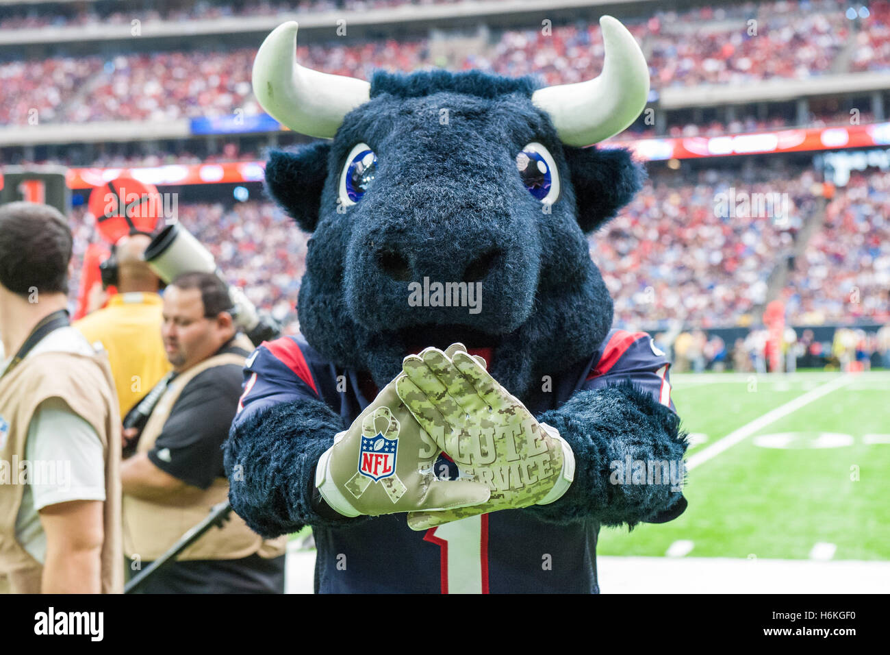Houston, Texas, USA. 30th Oct, 2016. Houston Texans mascot Toro shows ...
