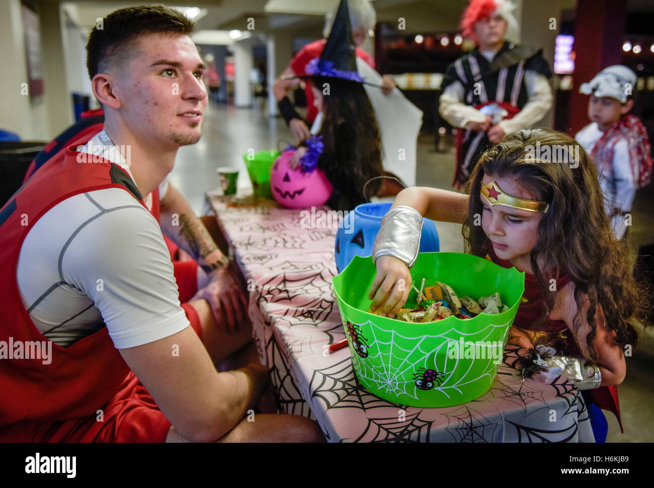 Albuquerque, New Mexico, USA. 29th Oct, 2016. Journal.The Lobo ...