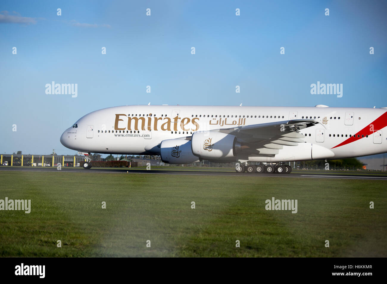 Scheduled flight emirates hi-res stock photography and images - Alamy