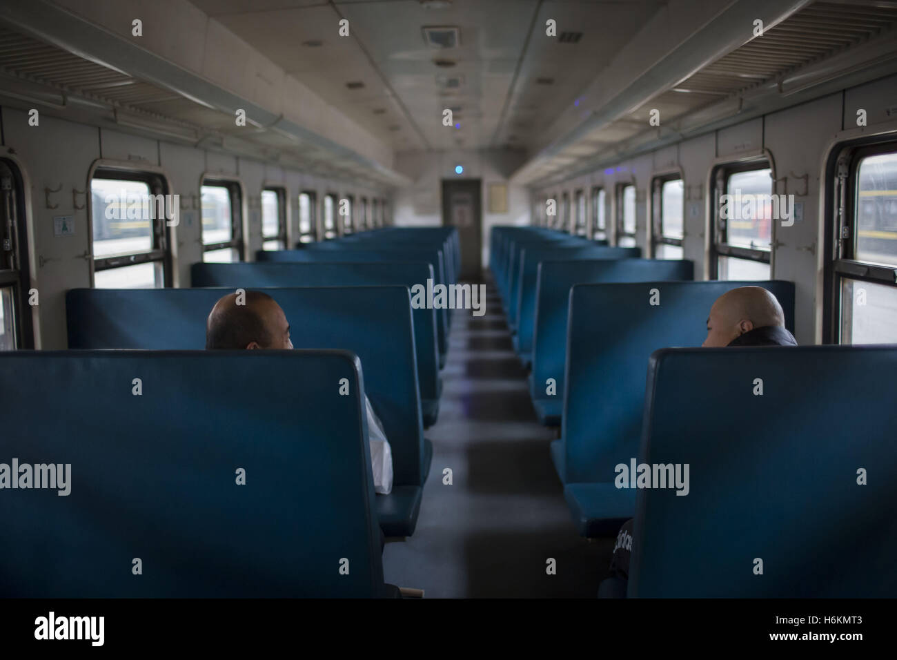 October 27, 2016 - Beijing, china - Passengers in the green train's ...