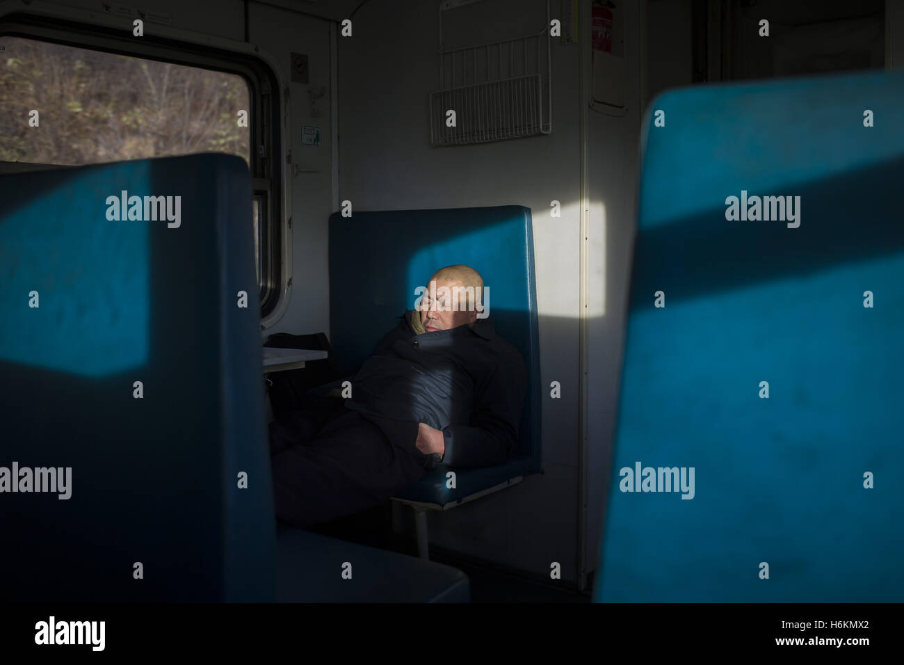 China sleep train migrant hi-res stock photography and images - Alamy