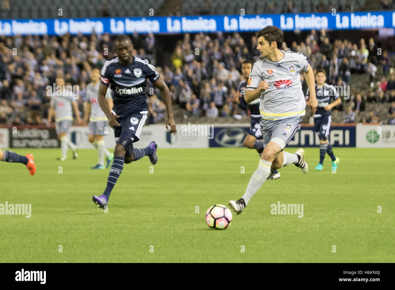 Melbourne, Australia. 31st Oct, 2016.Melbourne Victory defender Jason ...