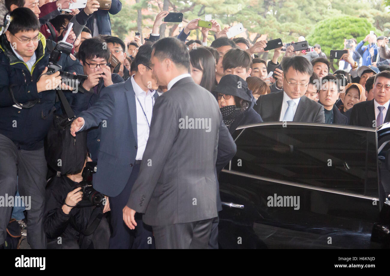 Choi Soon-sil, Oct 31, 2016 : Choi Soon-sil (C) arrives at the Seoul ...