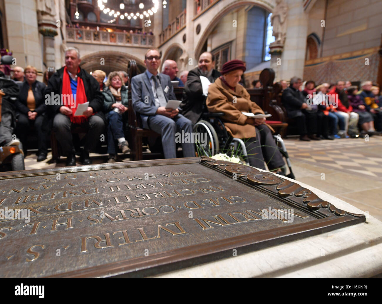 Wittenberg, Germany. 31st Oct, 2016. Participants in a church service ...