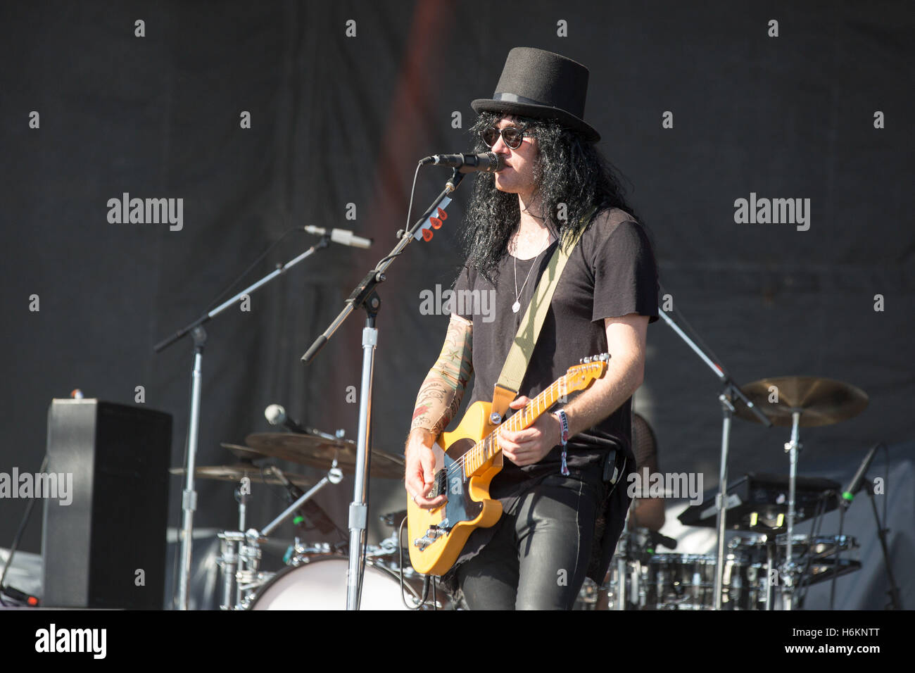 New Orleans, Louisiana, USA. 30th Oct, 2016. JIMMY VALLANCE of Bob ...