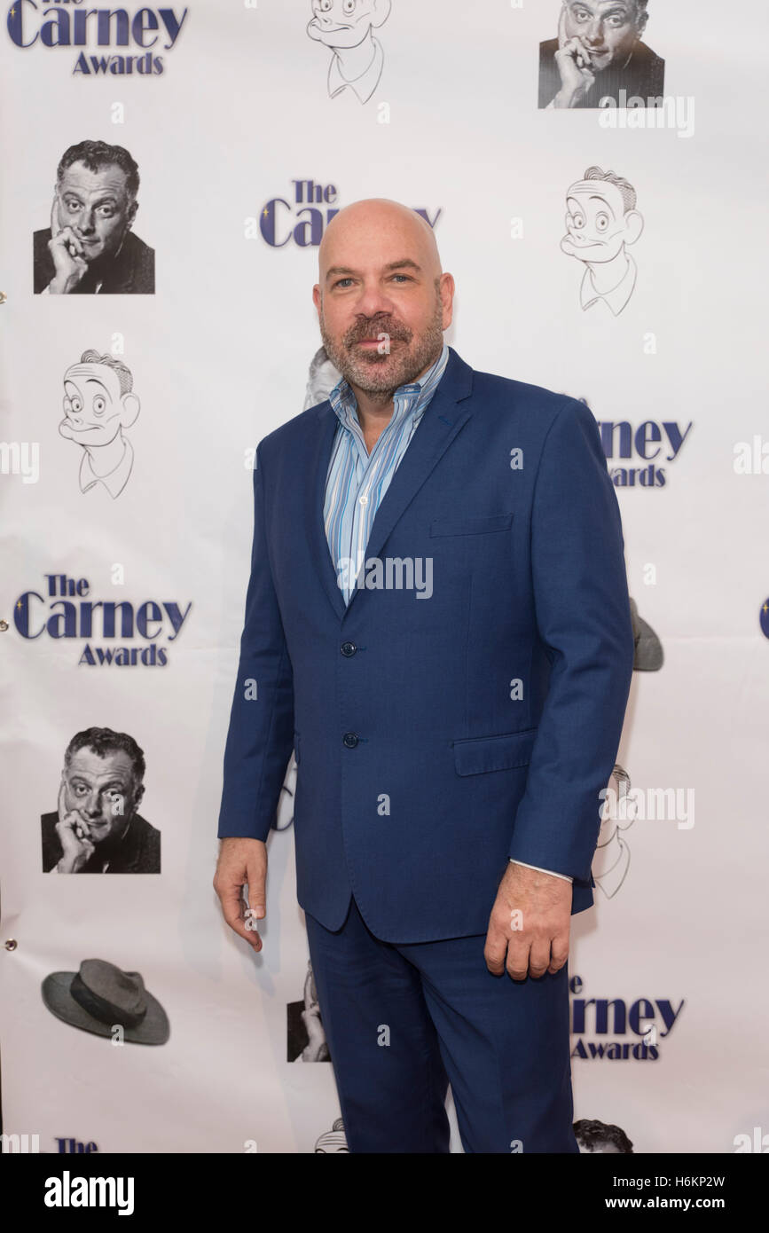Beverly Hills, California, USA. 30th Oct, 2016. Jason Stuart arrives at ...