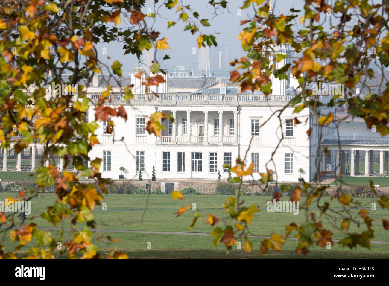 Greenwich, London, United Kingdom. 31st October, 2016. A misty morning ...