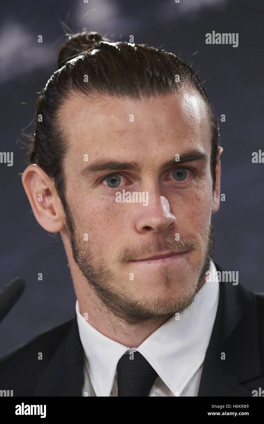 Gareth bale real madrid trophies hi-res stock photography and images ...