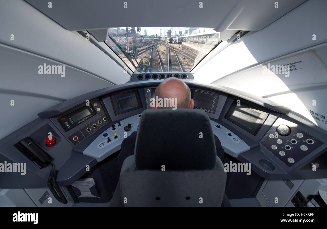 Train Drivers Cabin Stock Photos & Train Drivers Cabin Stock Images - Alamy