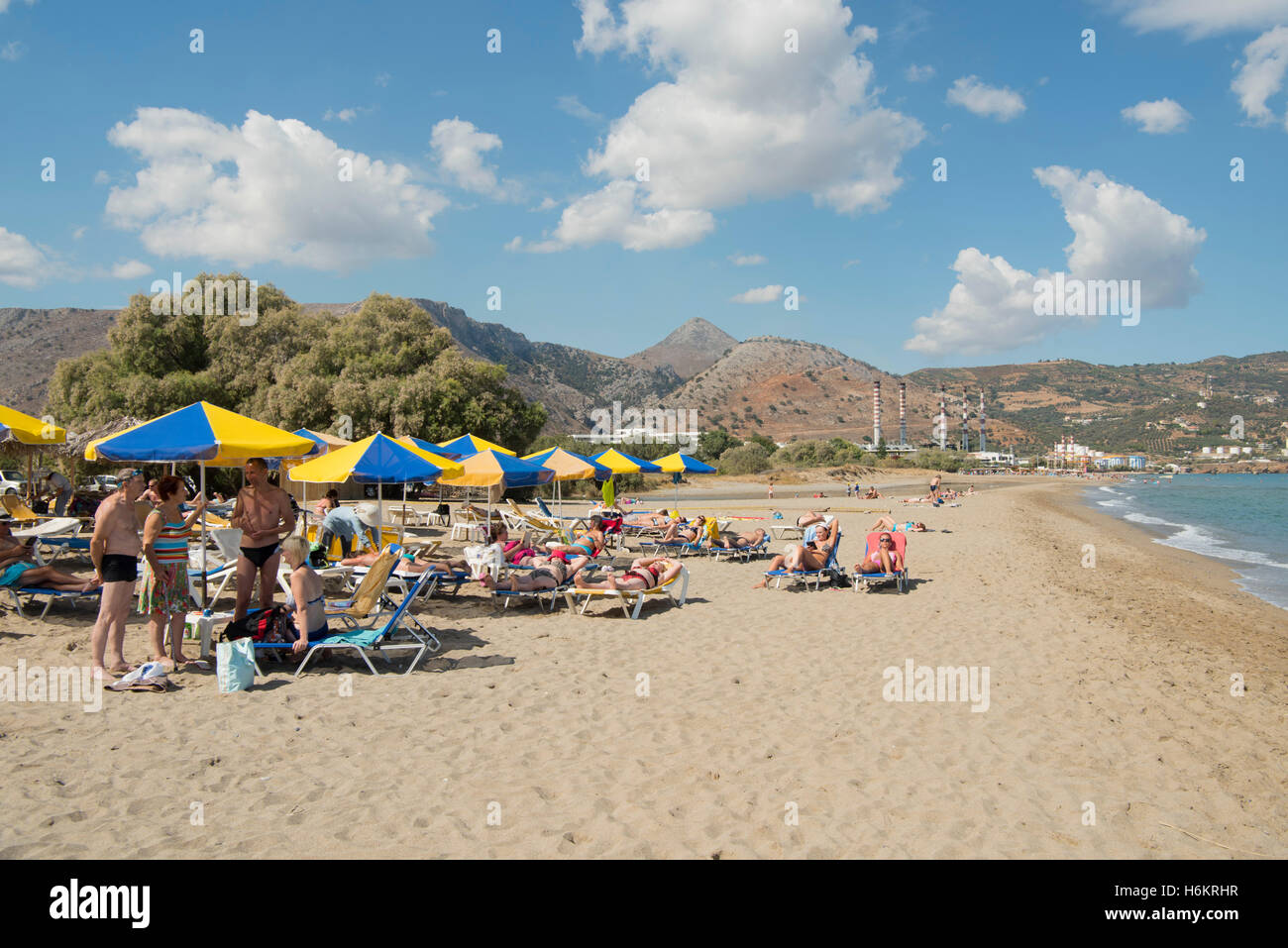 Griechenland, Kreta, Amoudara bei Heraklion, Strandszene Stock Photo ...