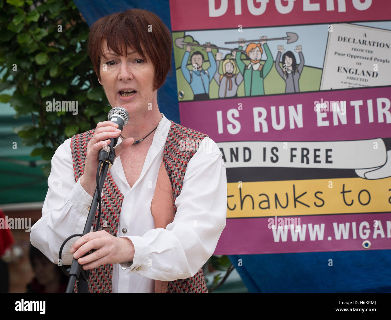 People reciting poetry hi-res stock photography and images - Alamy