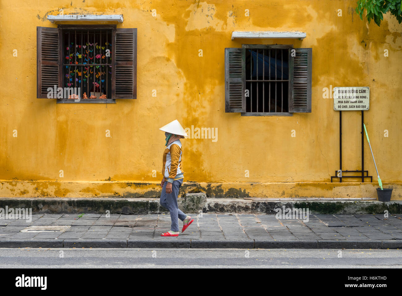 Vietnam traditional vietnamese window hi-res stock photography and ...