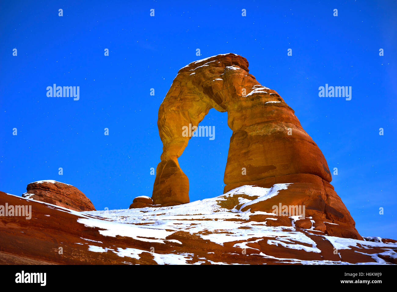 Delicate Arch at night in Arches National Park, Utah in winter Stock ...