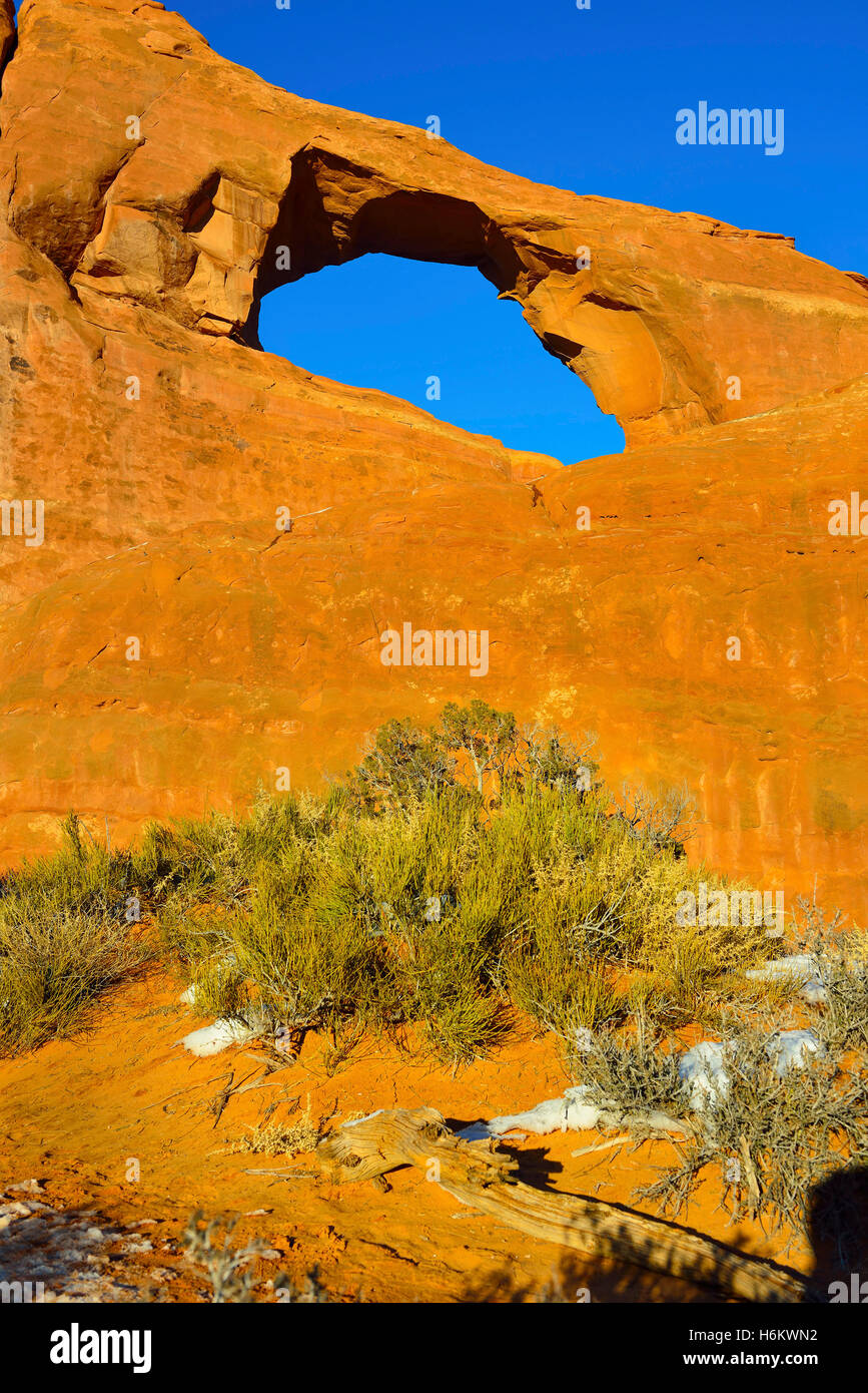 Skyline arch in arches national park hi-res stock photography and ...