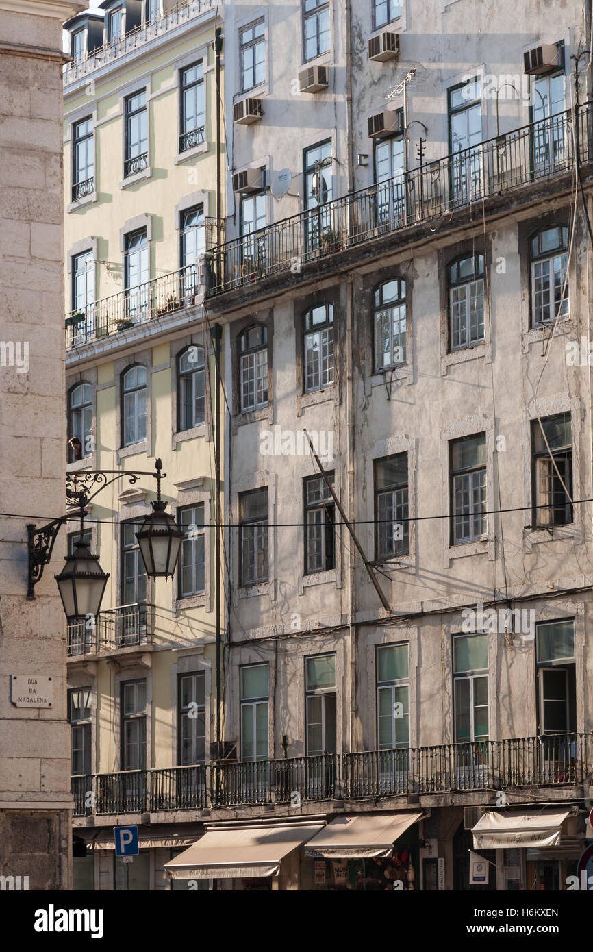 Lisbon street scene hi-res stock photography and images - Alamy