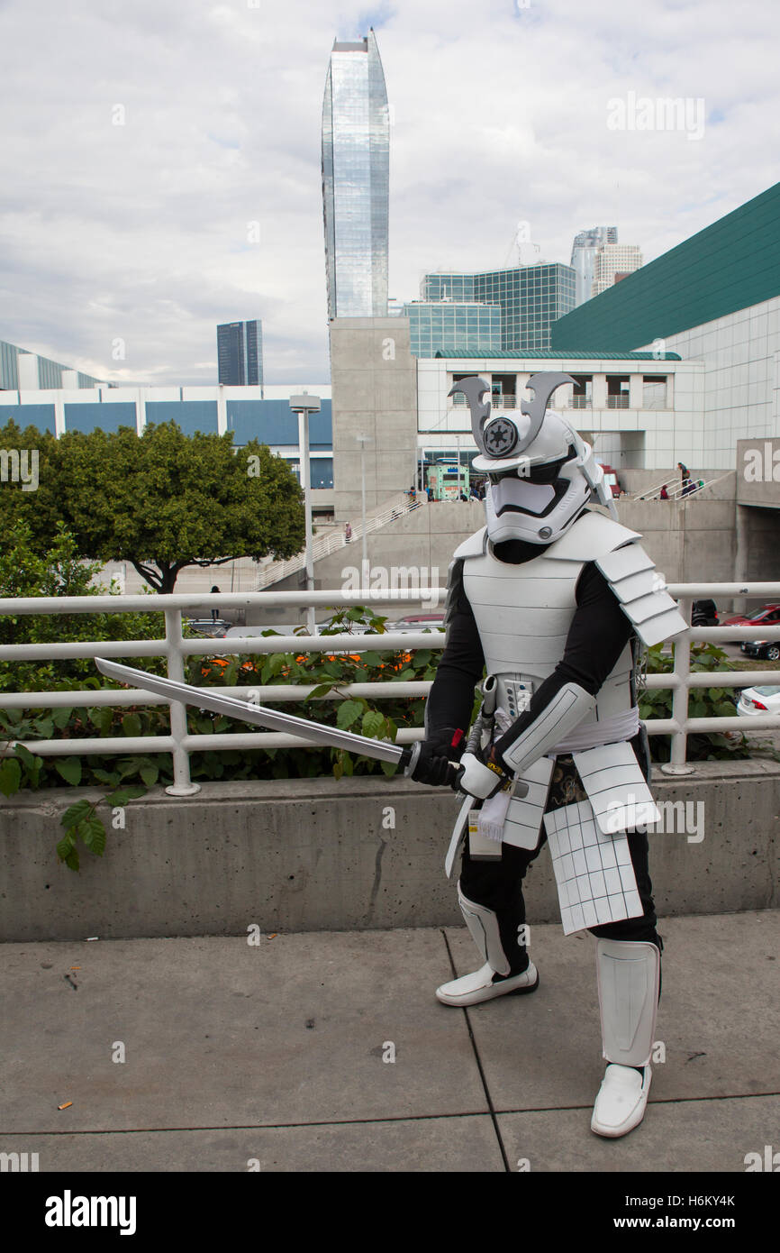 STAN LEE LA COMIC CON: A cosplayer dressed as a Samurai version of a ...