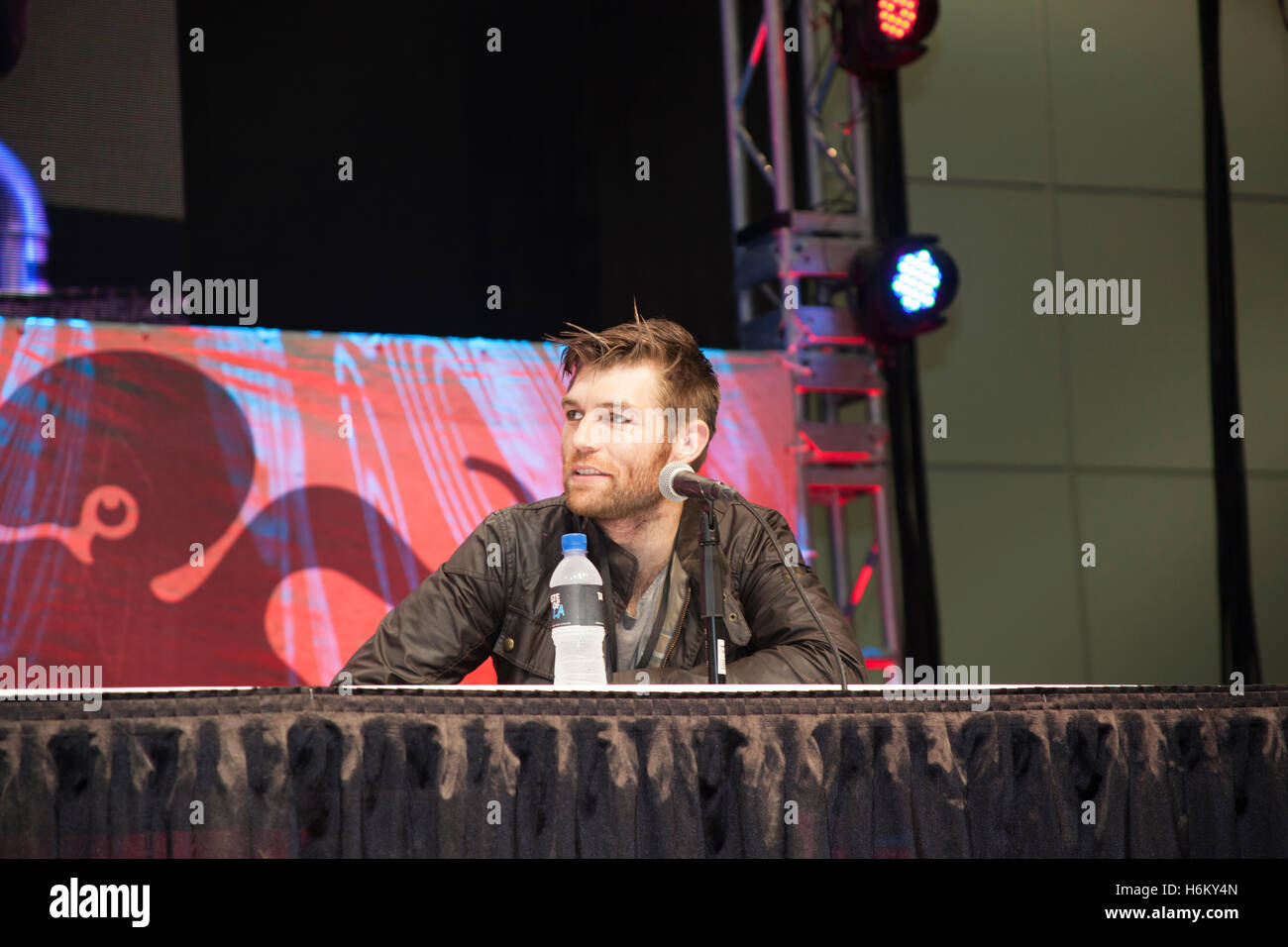 STAN LEE LA COMIC CON: Actor Liam McIntyre at the panel for the CW ...