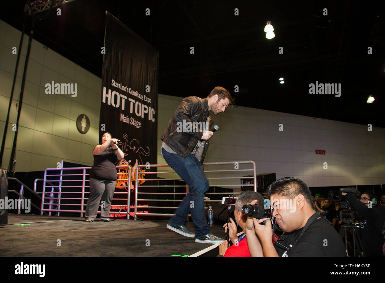 Tv audience panel hi-res stock photography and images - Alamy