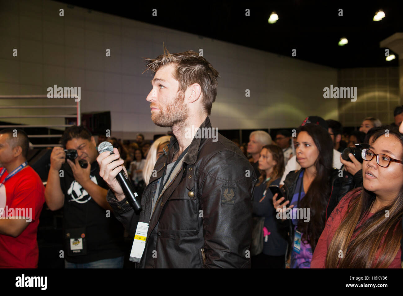 STAN LEE LA COMIC CON: Actor Liam McIntyre leaves the stage during The ...