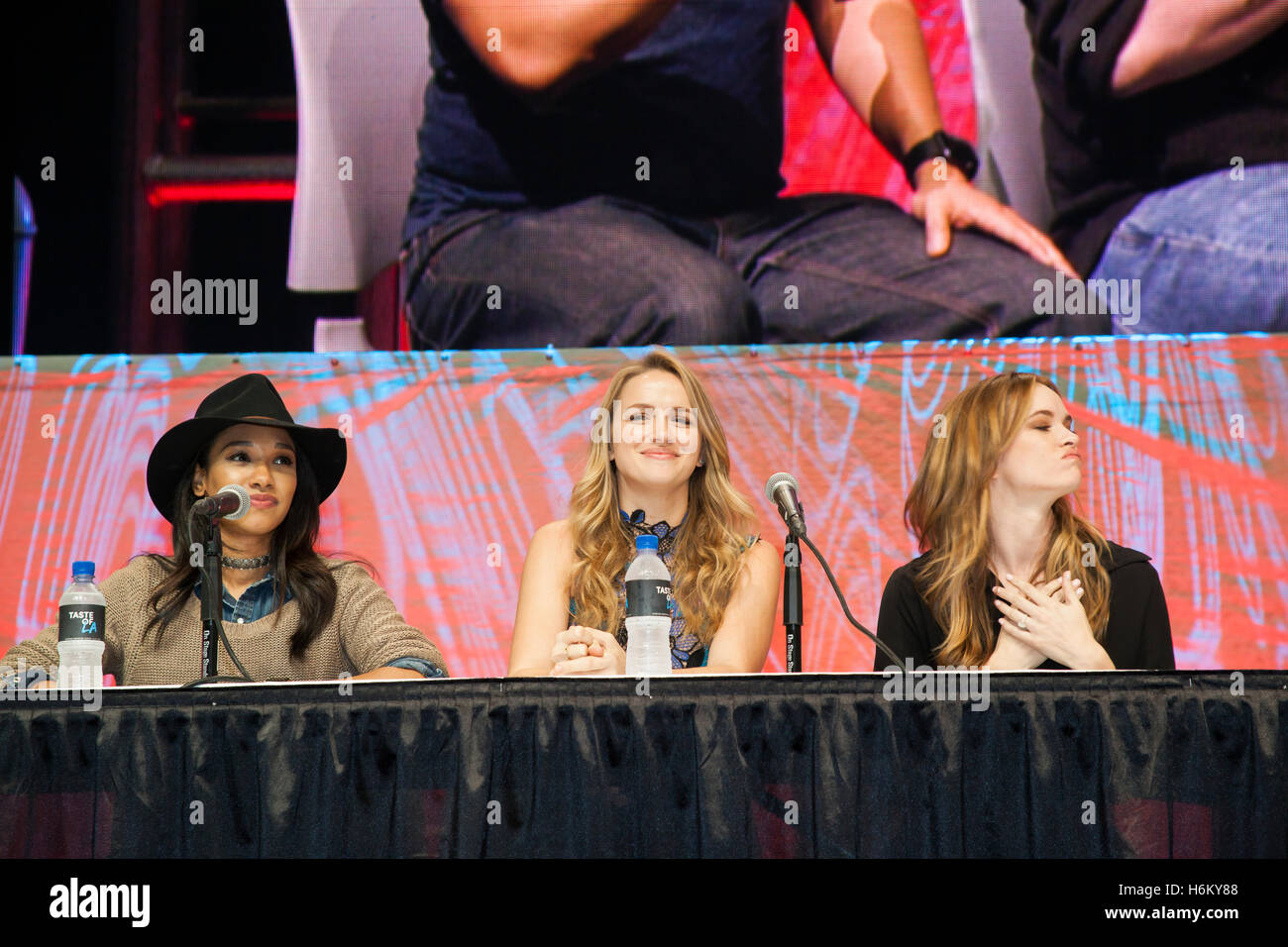 STAN LEE LA COMIC CON: The cast of the CW TV show The Flash. Candice ...