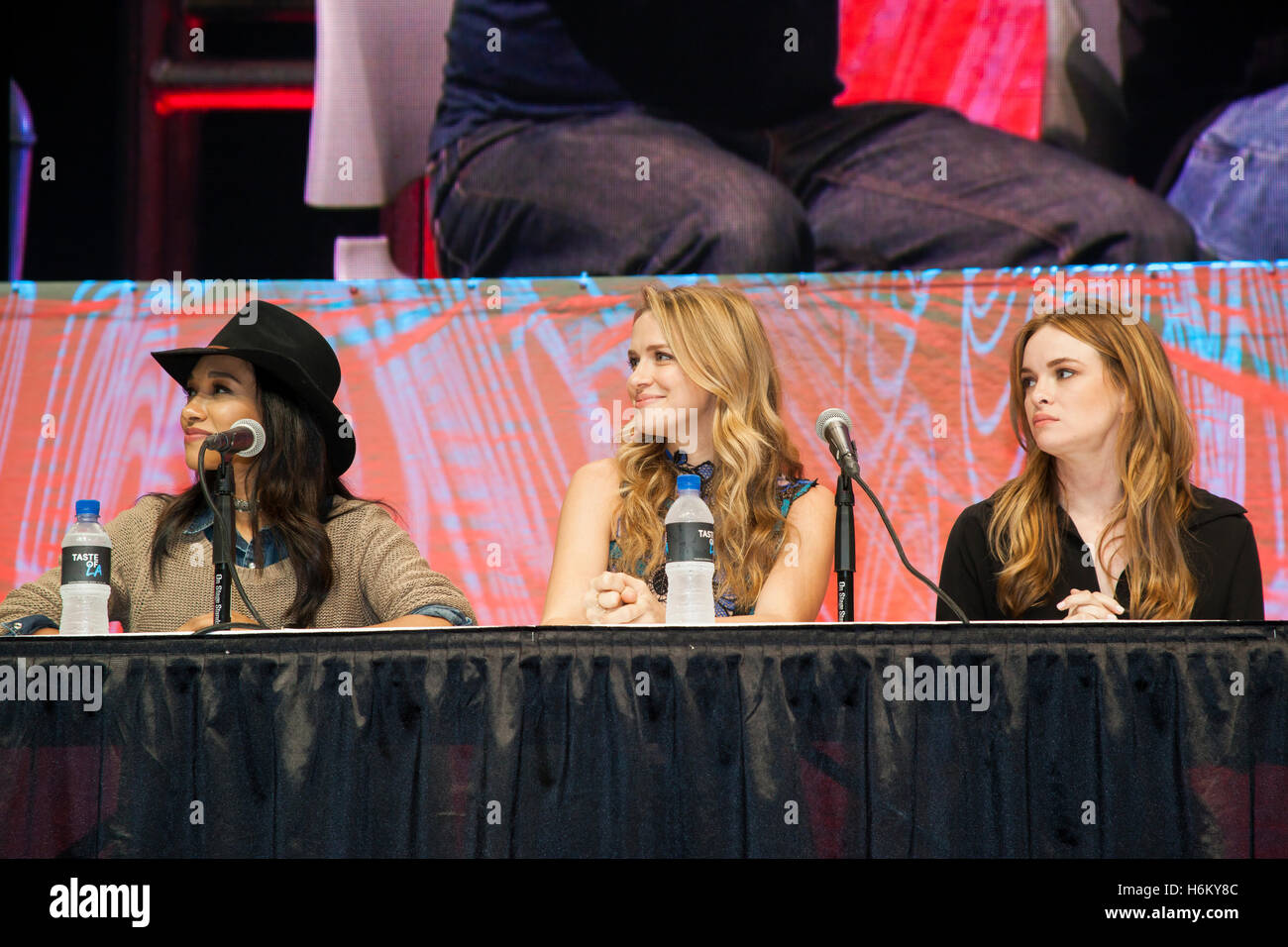 STAN LEE LA COMIC CON: The cast of the CW TV show The Flash. Candice ...