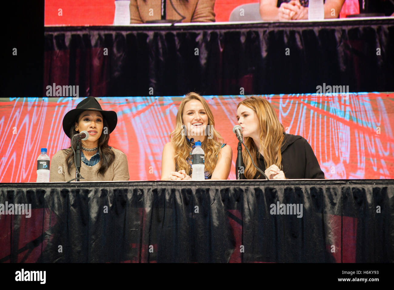 STAN LEE LA COMIC CON: The cast of the CW TV show The Flash. Candice ...