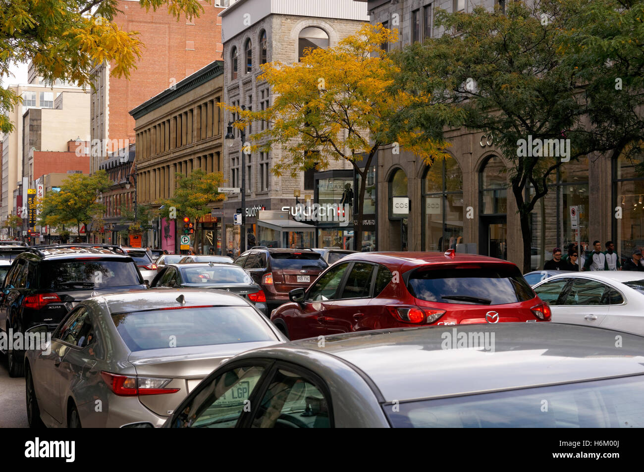 Montreal traffic hi-res stock photography and images - Alamy