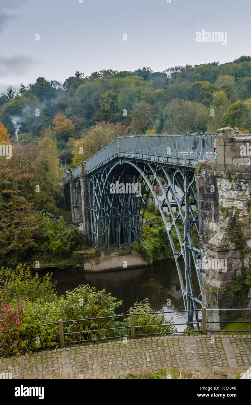 A view of the iron bridge which spans the river Severn at Ironbridge in ...