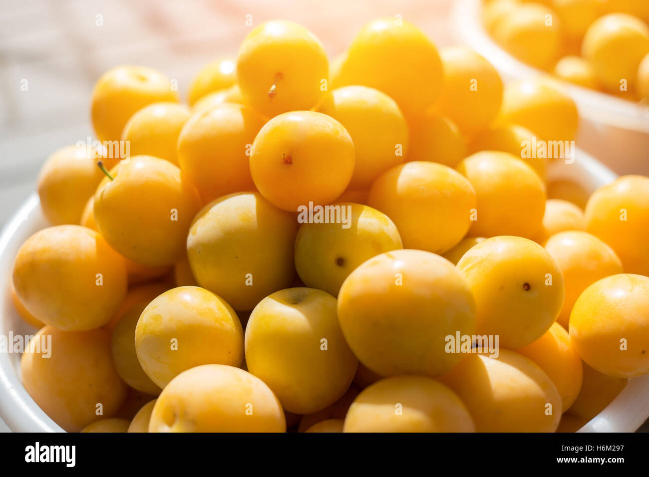 Pile of yellow plums Stock Photo - Alamy