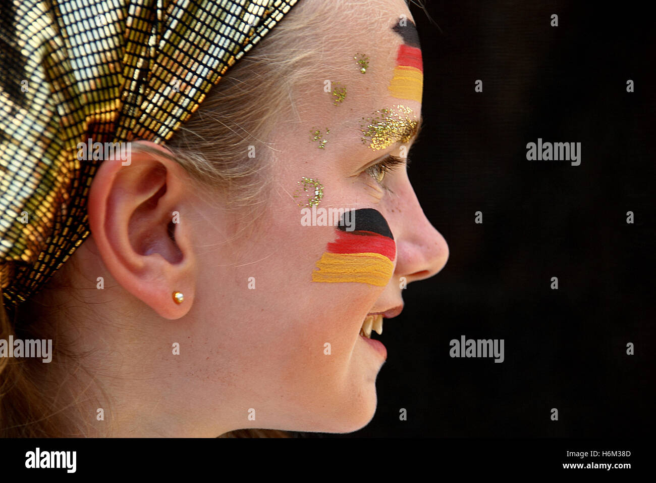 Skin colour children hi-res stock photography and images - Alamy