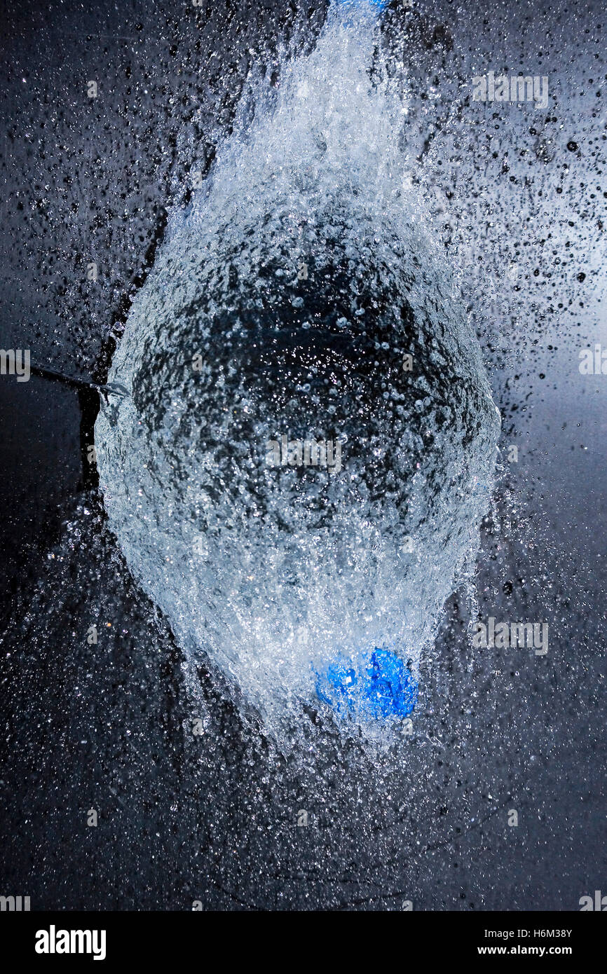 Burst charge hi-res stock photography and images - Alamy
