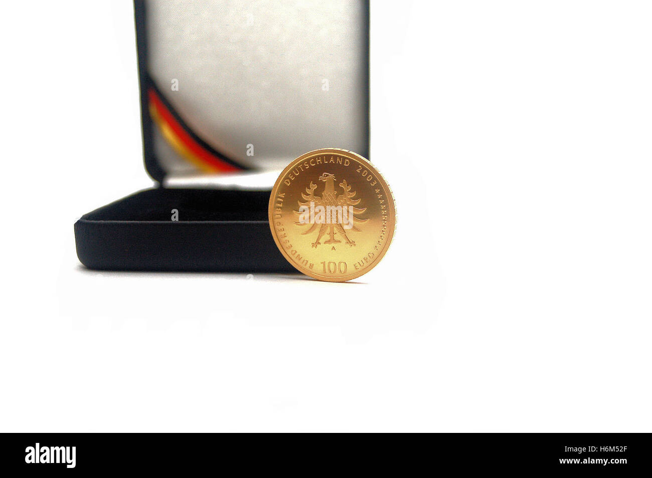 100 gold coin hi-res stock photography and images - Alamy