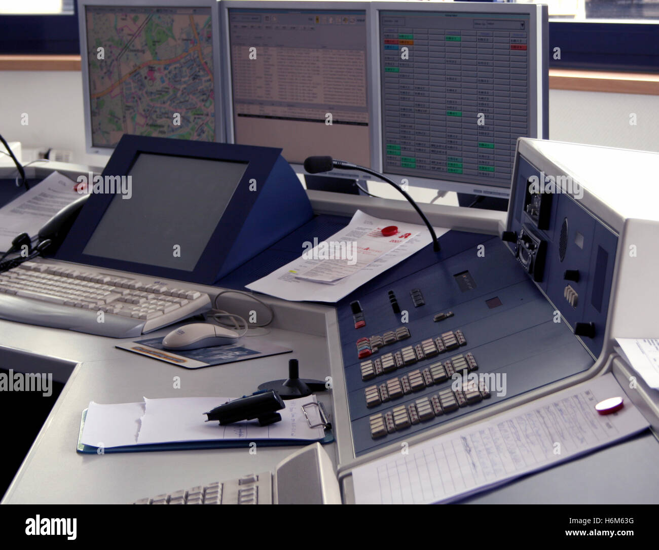 Leitstellenmonitor hi-res stock photography and images - Alamy